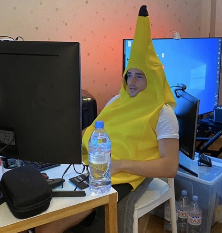 F1i Pic of the Day: Leclerc goes bananas and fans love it!