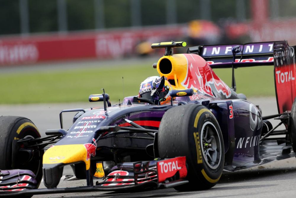 F1i Look Back: Danny Ric's inaugural champagne shower in F1