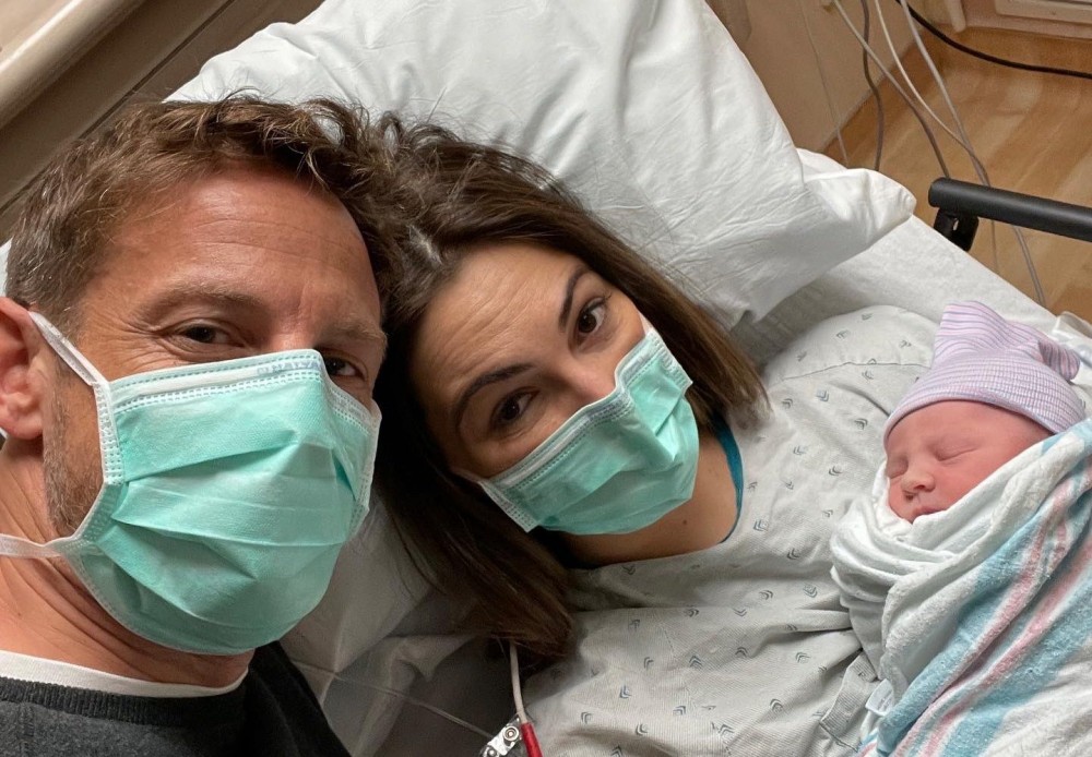 The Buttons welcome Christmas baby Lenny! | F1i.com