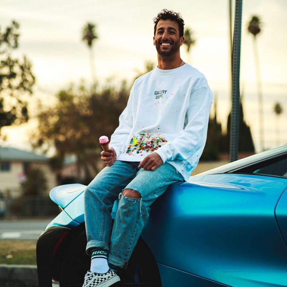 F1i Pic of the day: Danny Ric enjoys his first McLaren perk