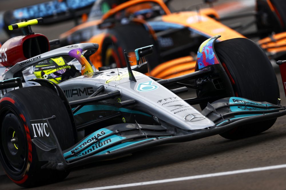 Hamilton was 'a sitting duck' in battle against Russell