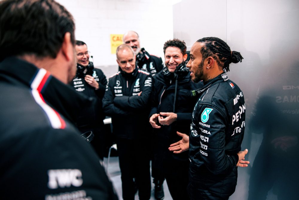 Hamilton seeks to emulate Moss and remain with Mercedes until 'last days'