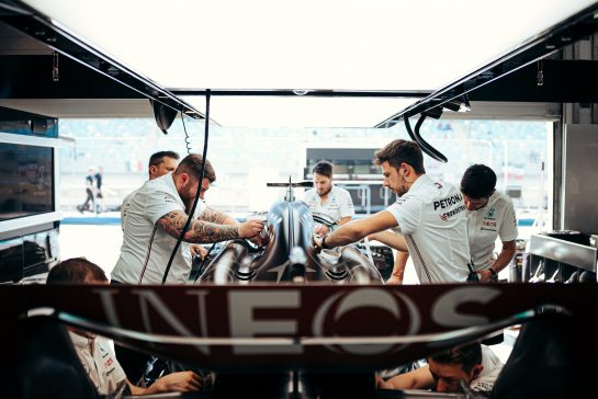 Mercedes tells fans 'no panic, no scapegoats' after Bahrain bummer