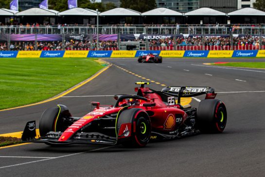 Sainz angered by 'invented rumors' of move to Audi in 2026