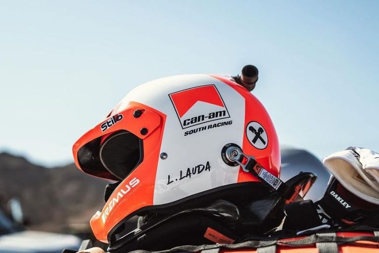 Lukas Lauda makes Dakar debut with father’s F1 colors