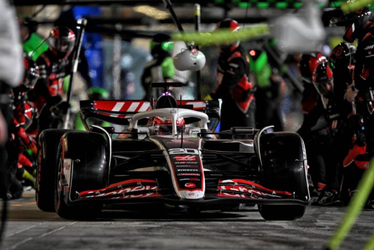 Haas overhauls race team crews for 2025 with historic F1 first