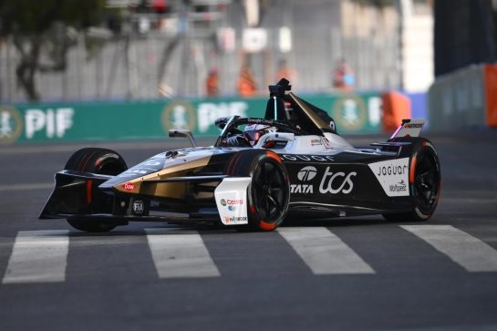 F1i Look Back: Tyrrell puts its six-wheeler on the road in Spain