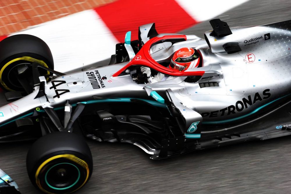 Hamilton honors Mercedes staff with special 3,000-piece gift