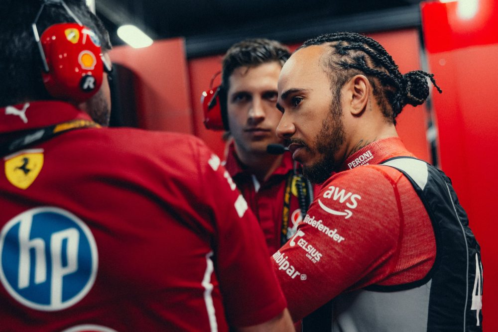 Lewis Hamilton over aanpassen 'Flexi-wings': "Niets is er veranderd ...