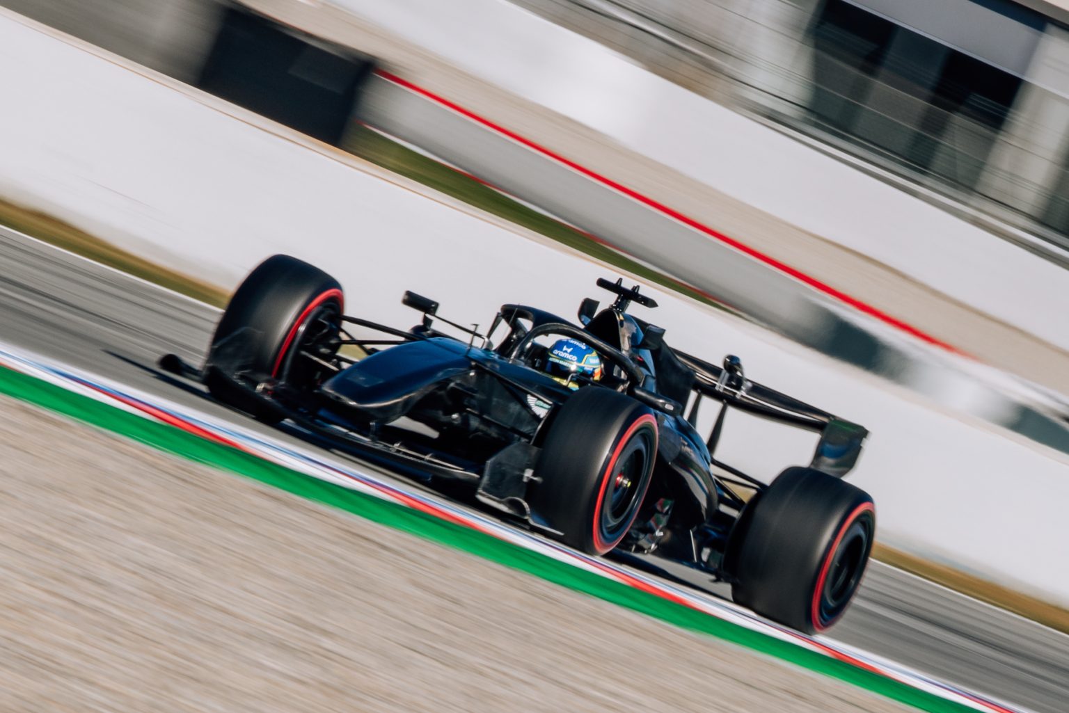 Hamilton’s last-gasp flyer puts Ferrari on top in Barcelona F1 finale