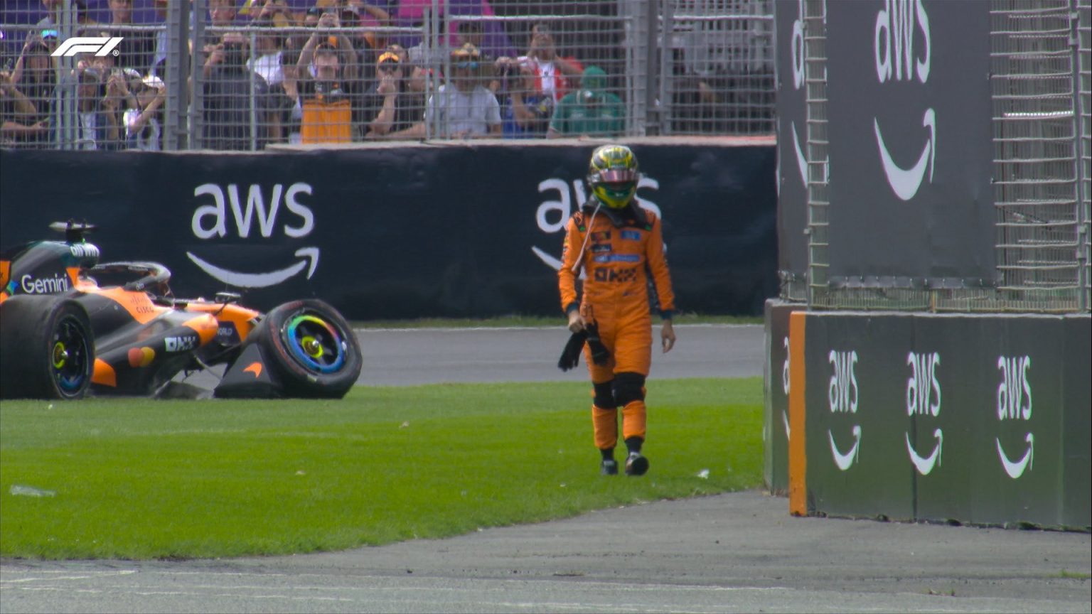 Piastri crashes on way to the grid, out of Aussie GP!